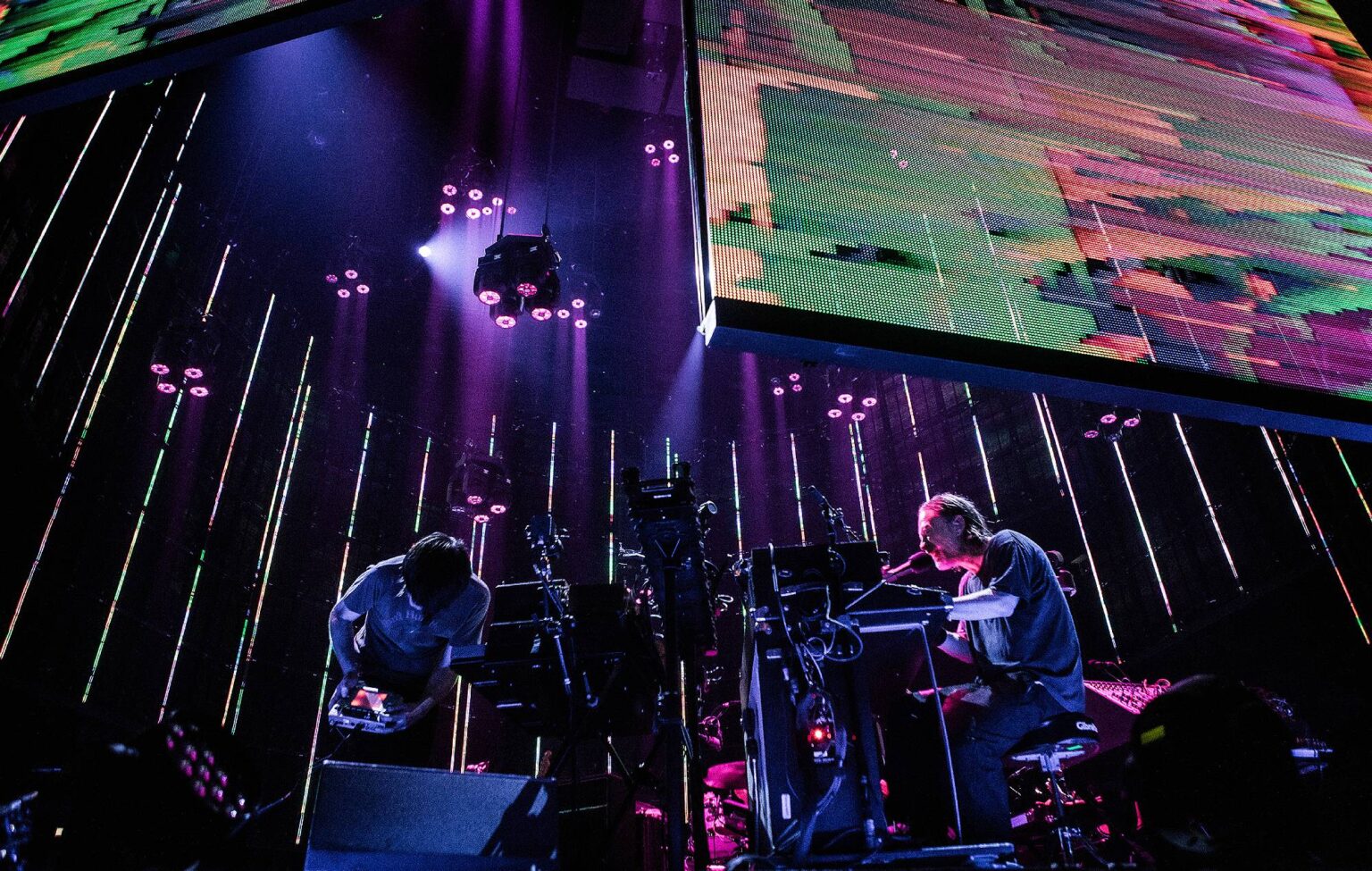 Hundredvis af Radiohead-fans samles til erstatningskaraokefest efter ...